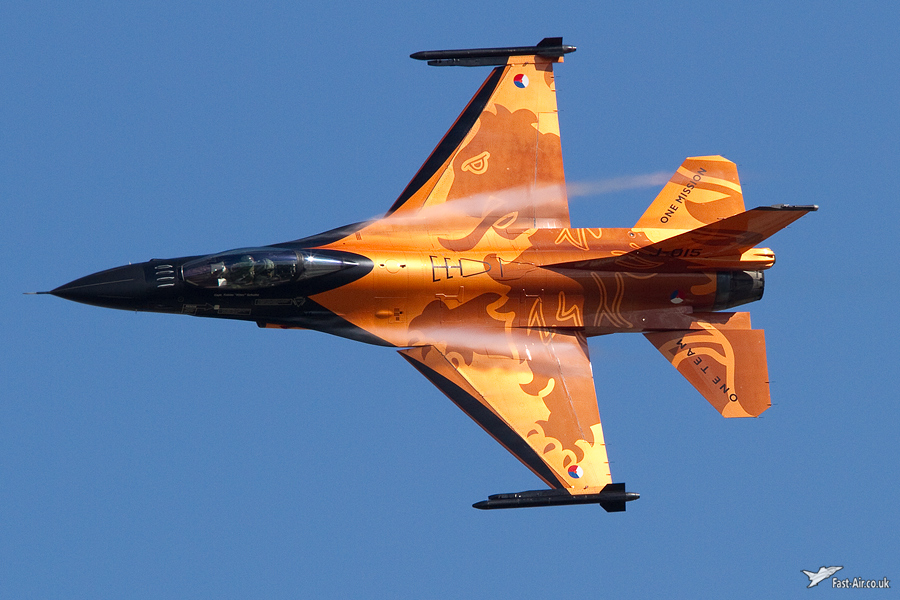 Beautiful colors on a Luftwaffe MiG-29 [1920x1200] : r/MilitaryPorn